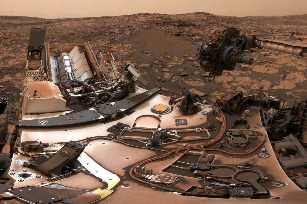 NASA's Mars rover Curiosity snaps dusty selfie | MY HERO