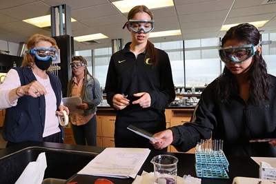 These community college classes offer two teachers – and a path to ...